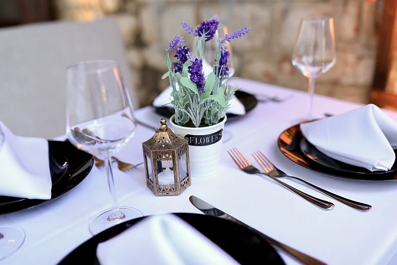 Restoran Zembilj koji se nalazi u srcu Baščaršije, jedini je restoran u ...